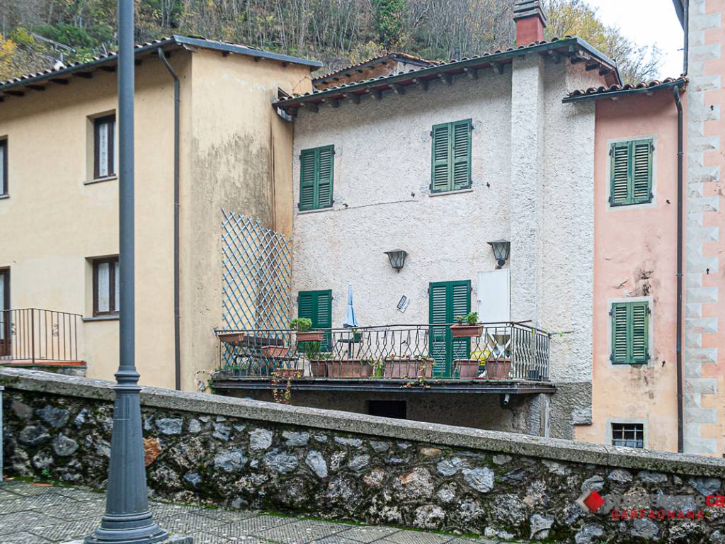 Vendita Appartamento Fabbriche di Vergemoli. Trilocale in via Aia del ...