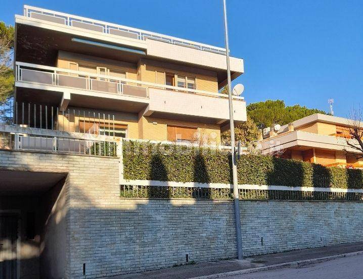 Quadrilocale via Roma 214, Centro, Macerata