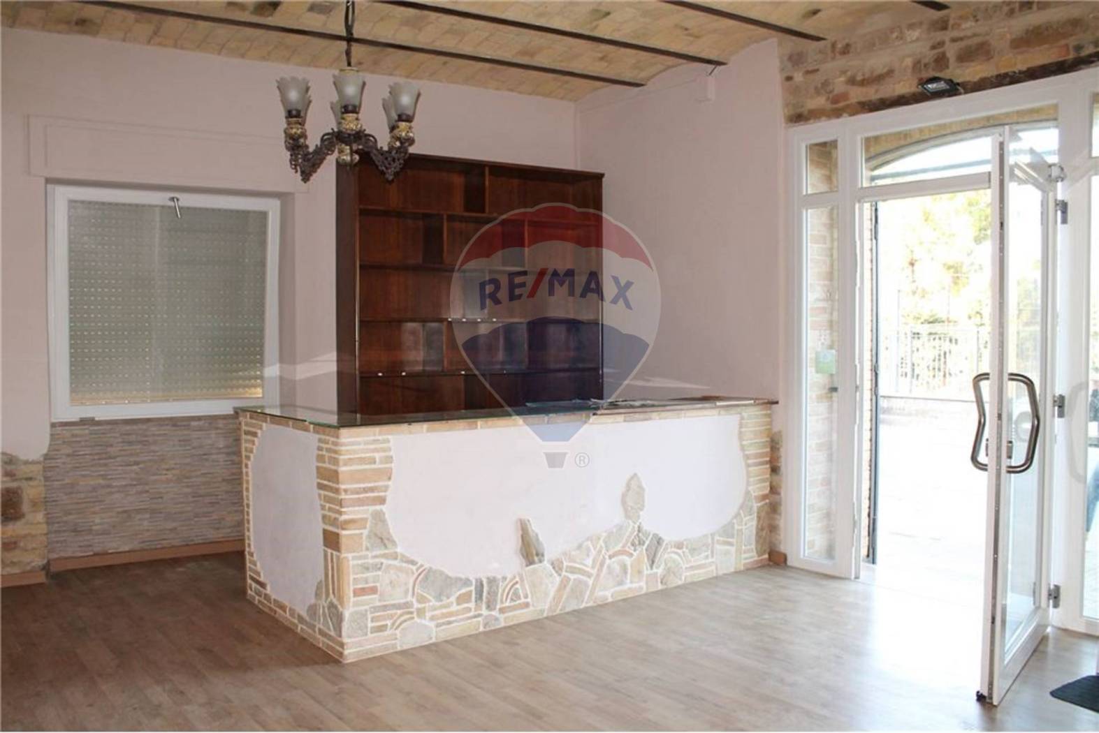 Locale commerciale in Vendita