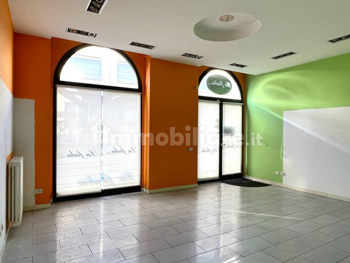 Locale commerciale in Vendita