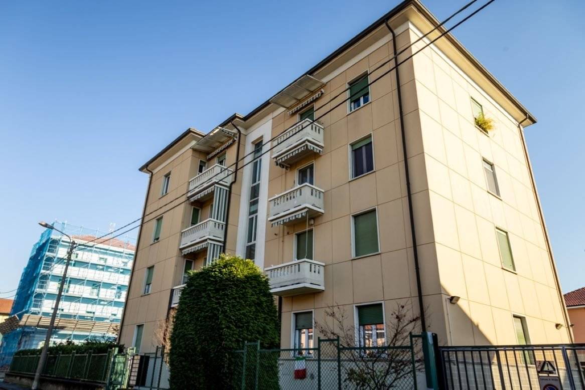 Trilocale via Giuseppe Centemero 23, Centro, Arcore