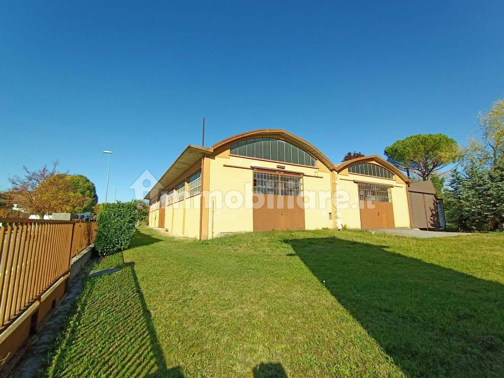 Capannone via San Giovanni 7, Manzano, Rif. 100560734 - Immobiliare.it