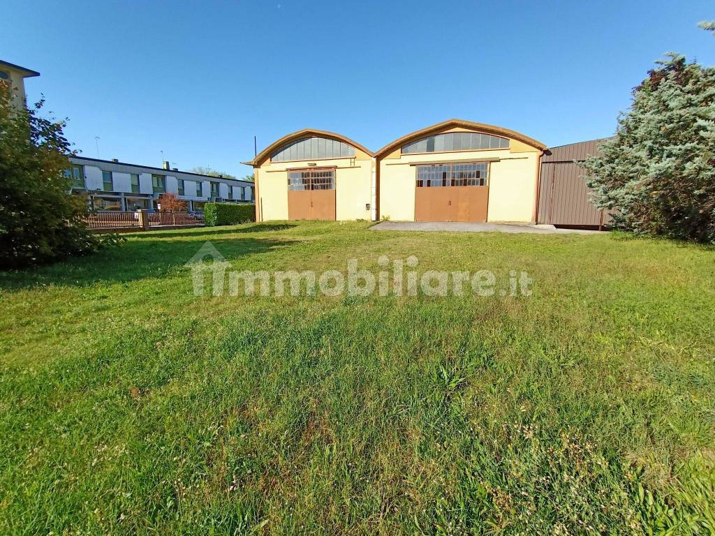 Capannone via San Giovanni 7, Manzano, Rif. 100560734 - Immobiliare.it