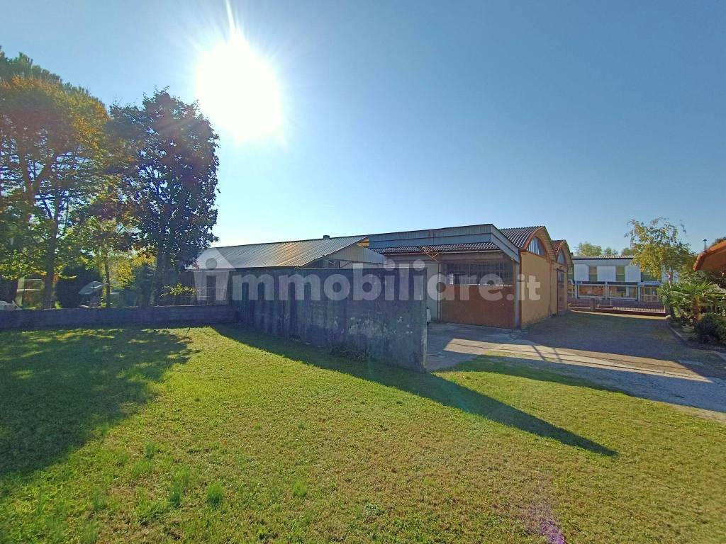 Capannone via San Giovanni 7, Manzano, Rif. 100560734 - Immobiliare.it