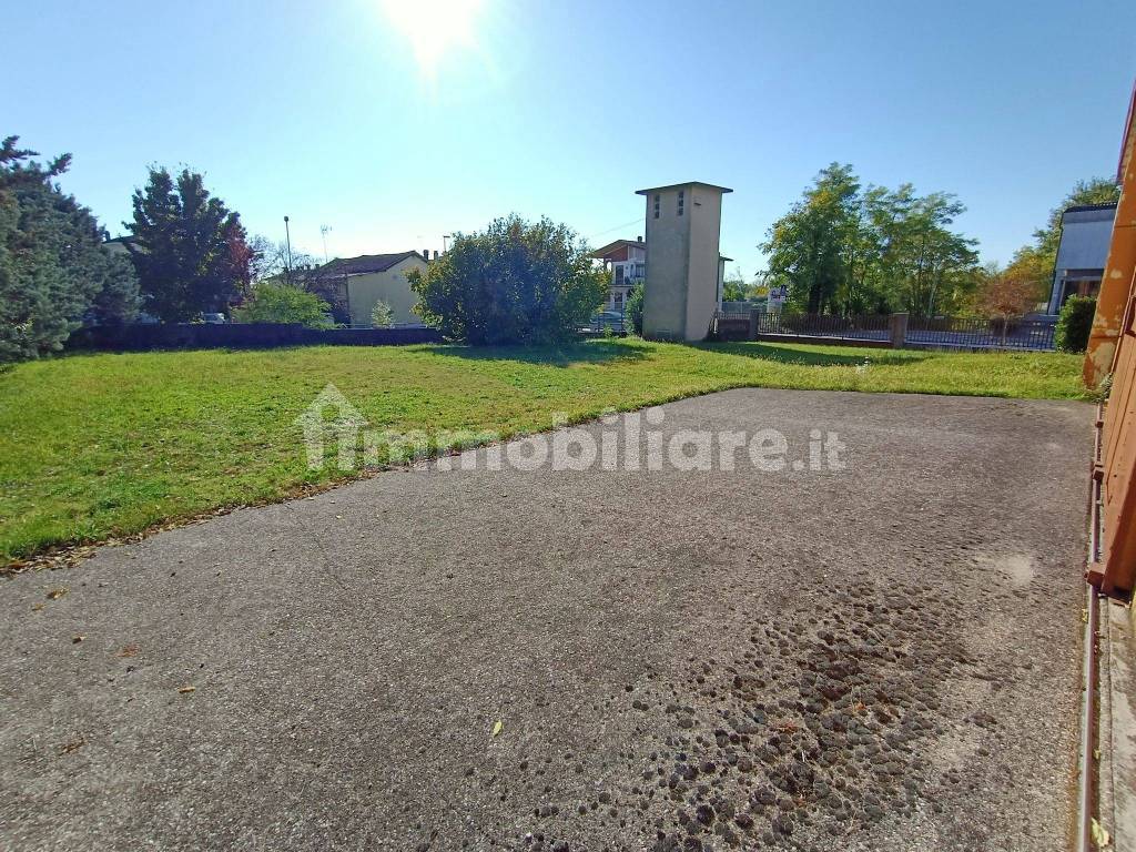 Capannone via San Giovanni 7, Manzano, Rif. 100560734 - Immobiliare.it