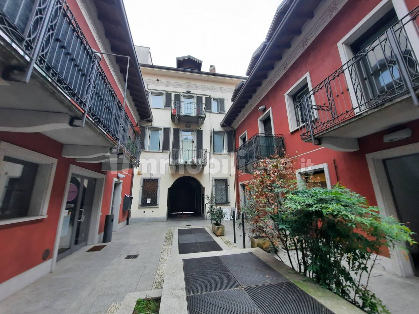 Trilocale via Camillo Benso di Cavour, Centro, Gallarate