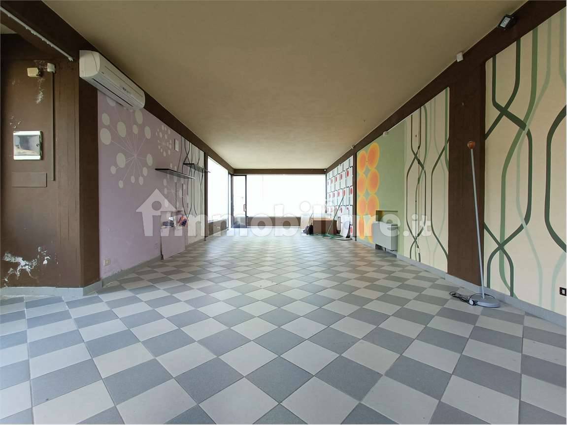 Locale commerciale in Vendita