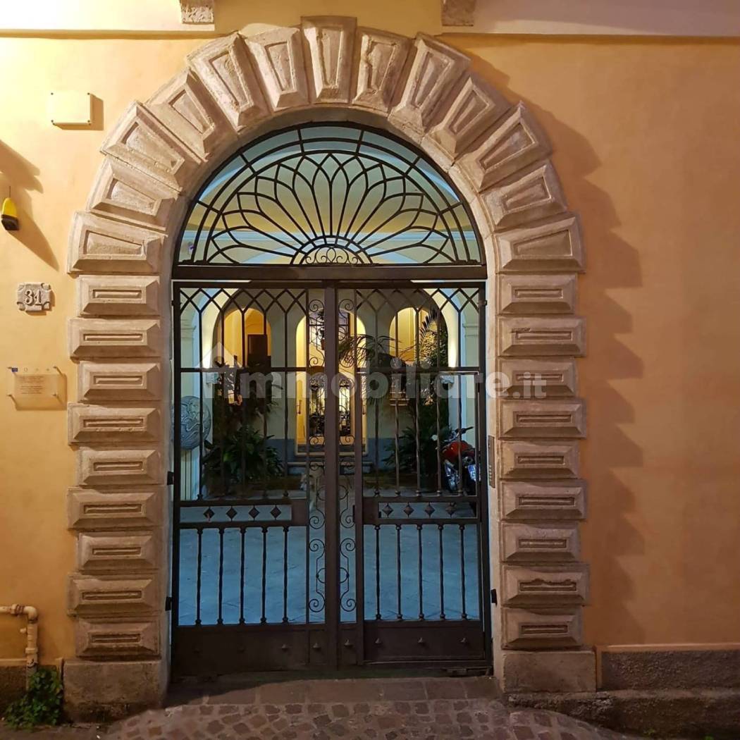 Trilocale via dello Arcivescovado, Centro Storico, Catanzaro
