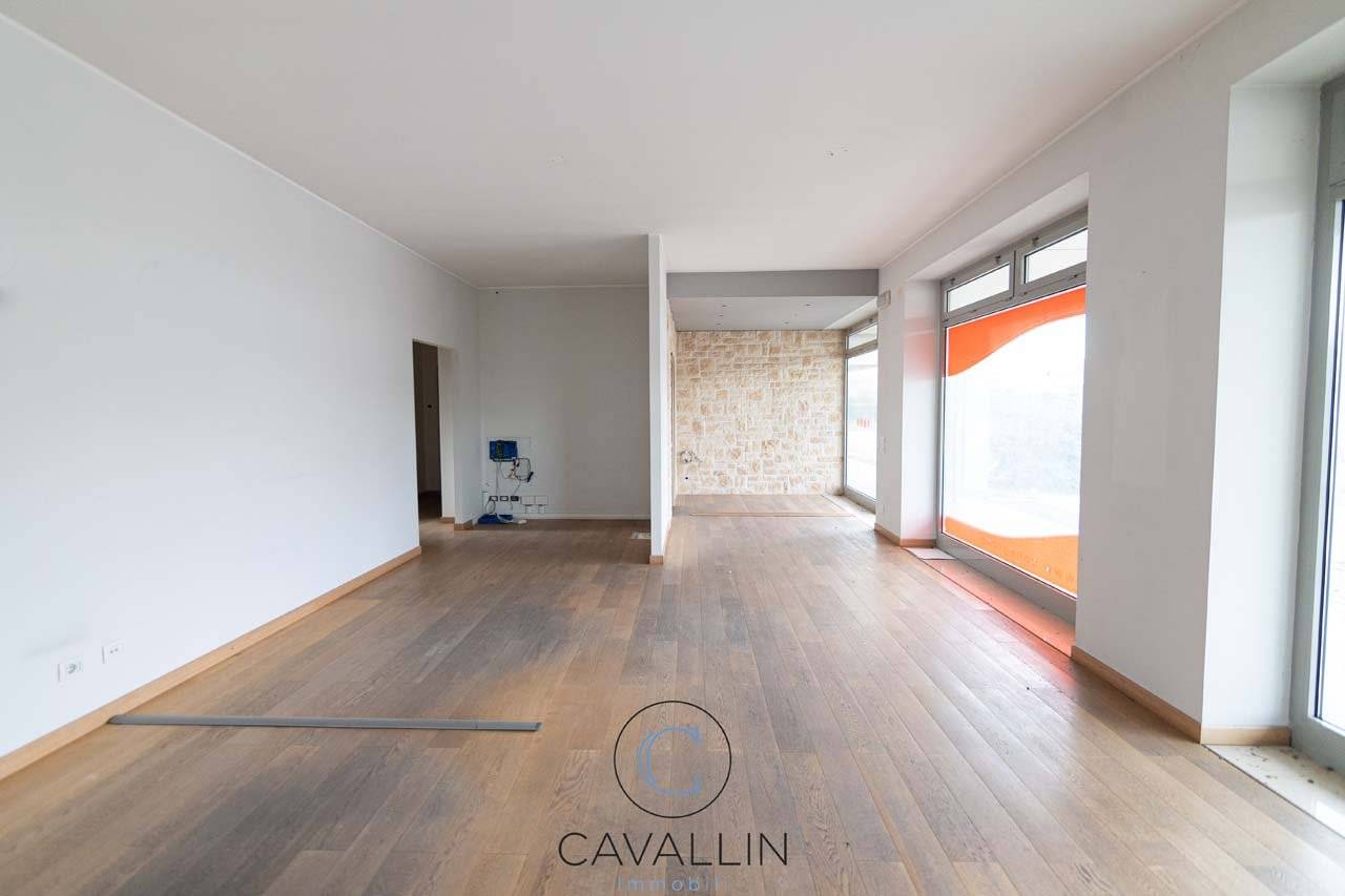 Locale commerciale in Vendita