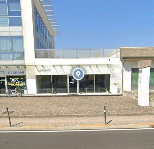 Locale commerciale in Vendita