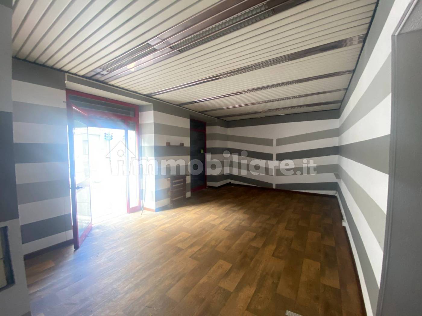 Locale commerciale in Vendita