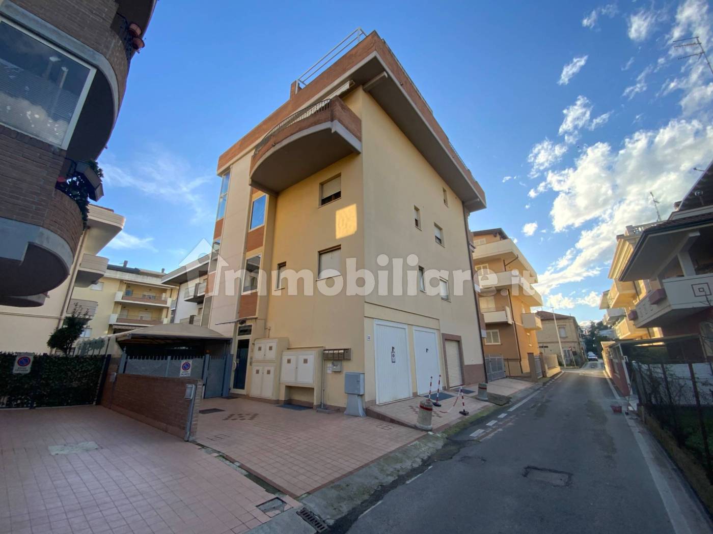 Quadrilocale via Isaia Ceci 22, Centro, Alba Adriatica