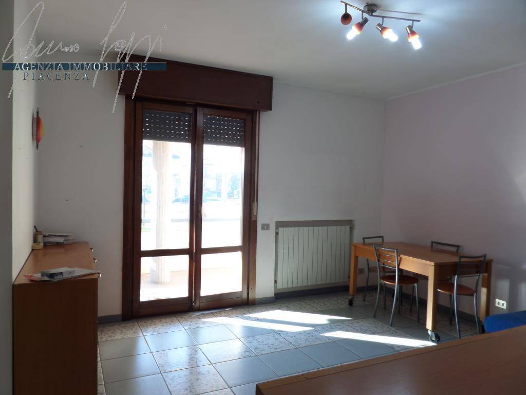 Trilocale ottimo stato, piano rialzato, Roveleto, Cadeo