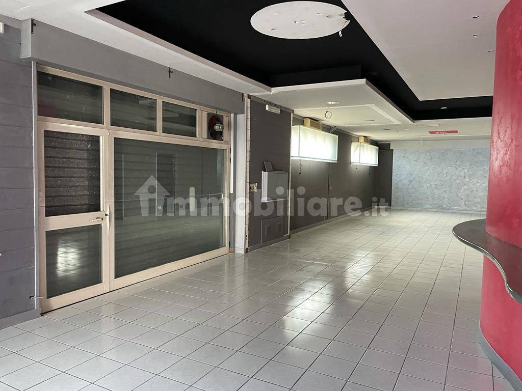 Locale commerciale in Vendita