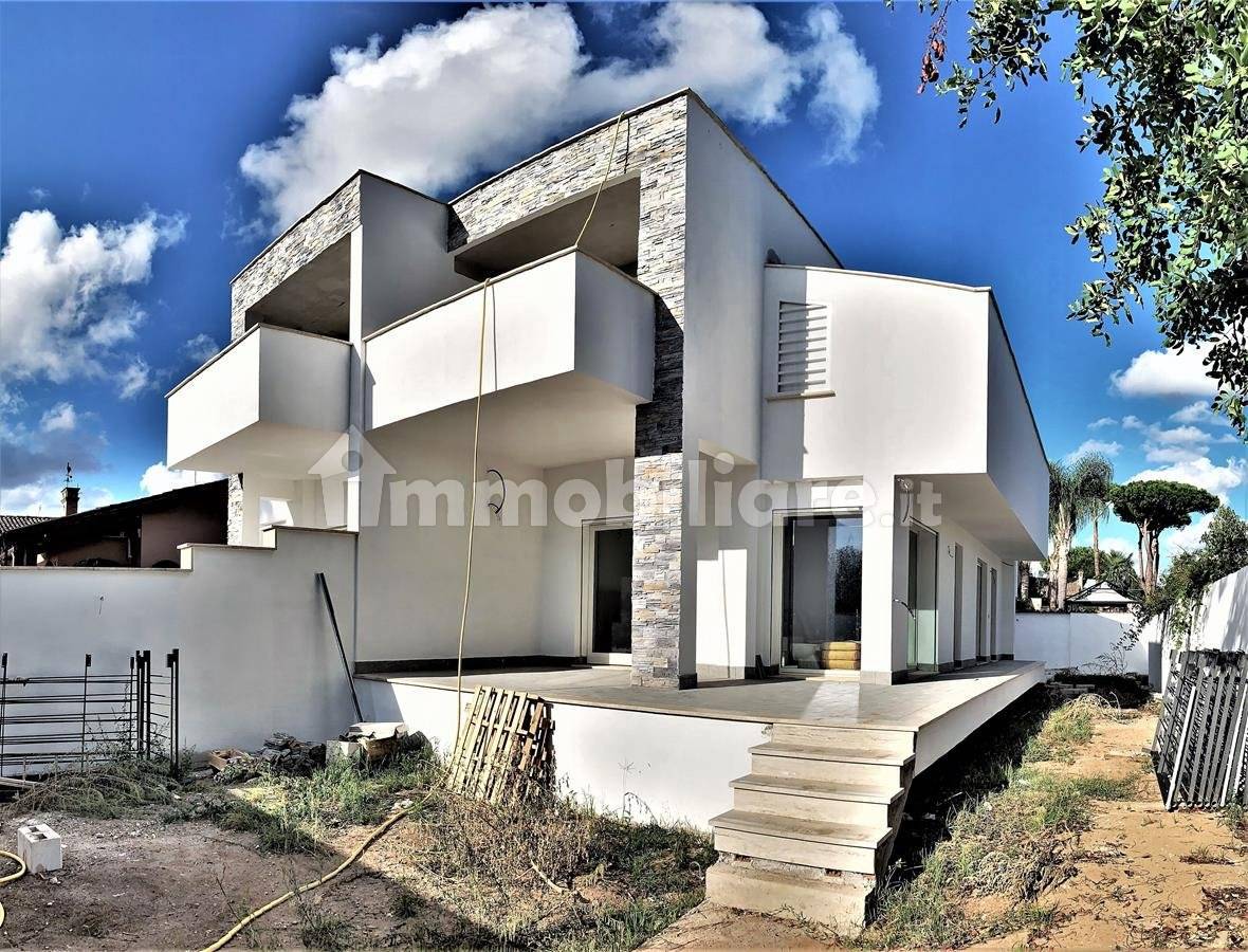 Villa bifamiliare via Alessio Olivieri, Infernetto, Roma