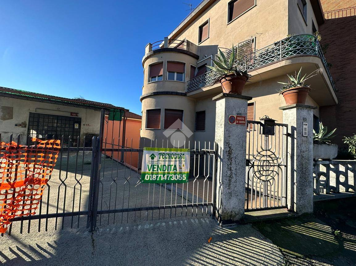 Appartamento via Luigi Neri 16, Centro, Sarzana