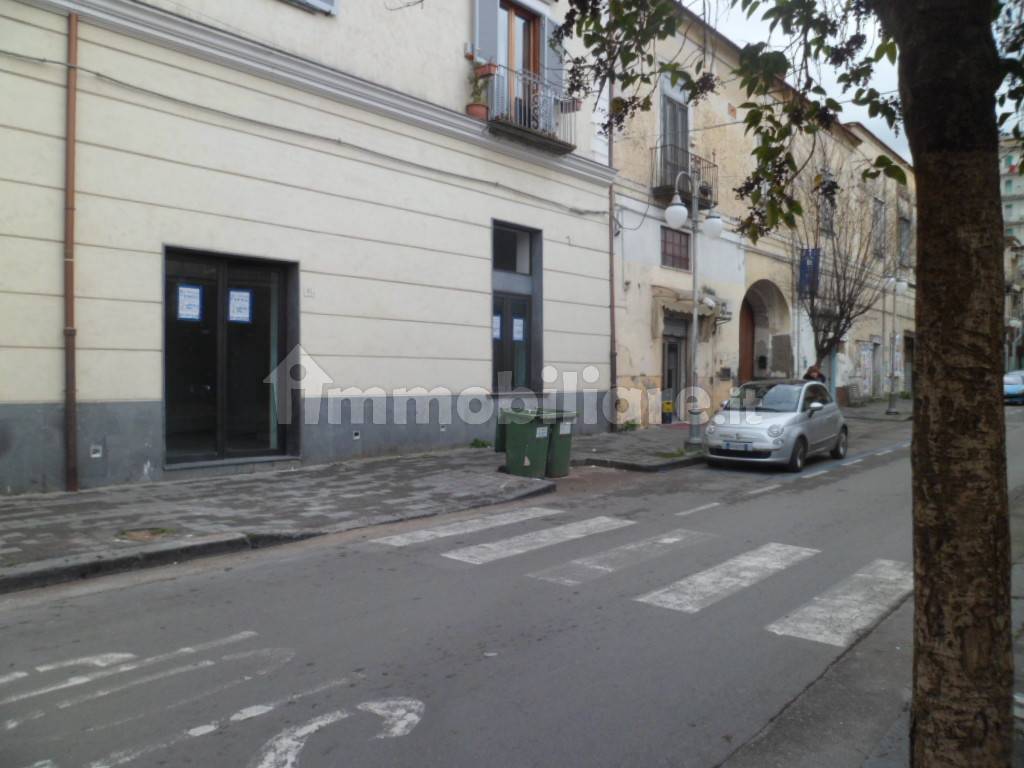 Locale commerciale via De Rosa, Pagani, Rif. 100600724 - Immobiliare.it