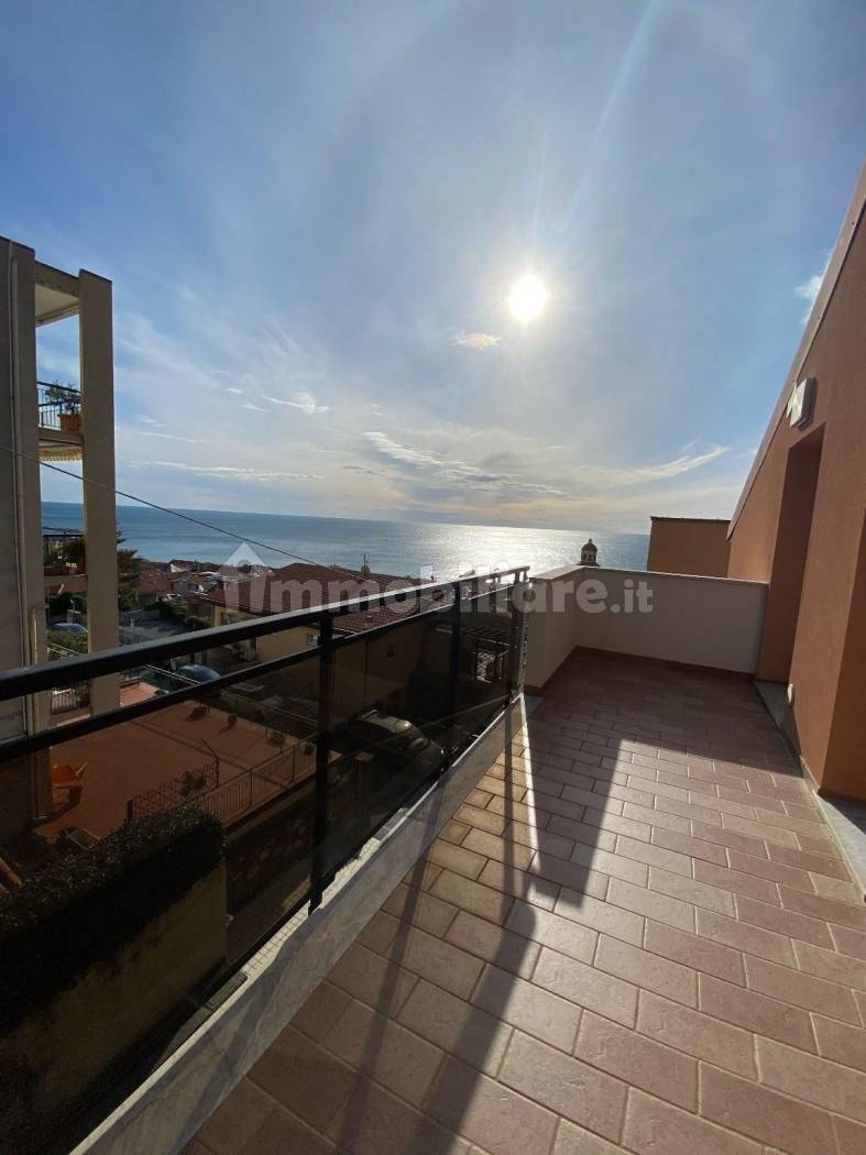Trilocale via Generale Enrico Caviglia 80, Centro, Finale Ligure