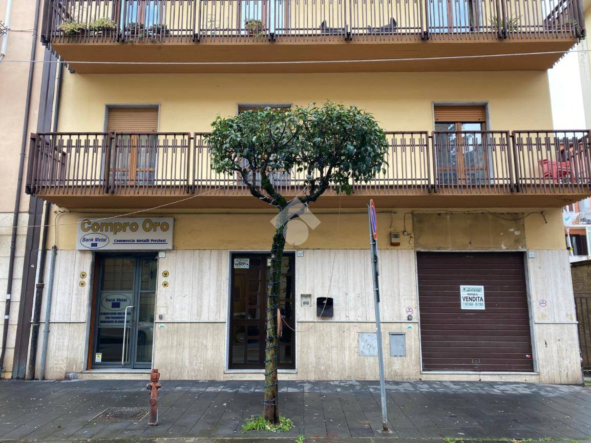 Locale commerciale in Vendita