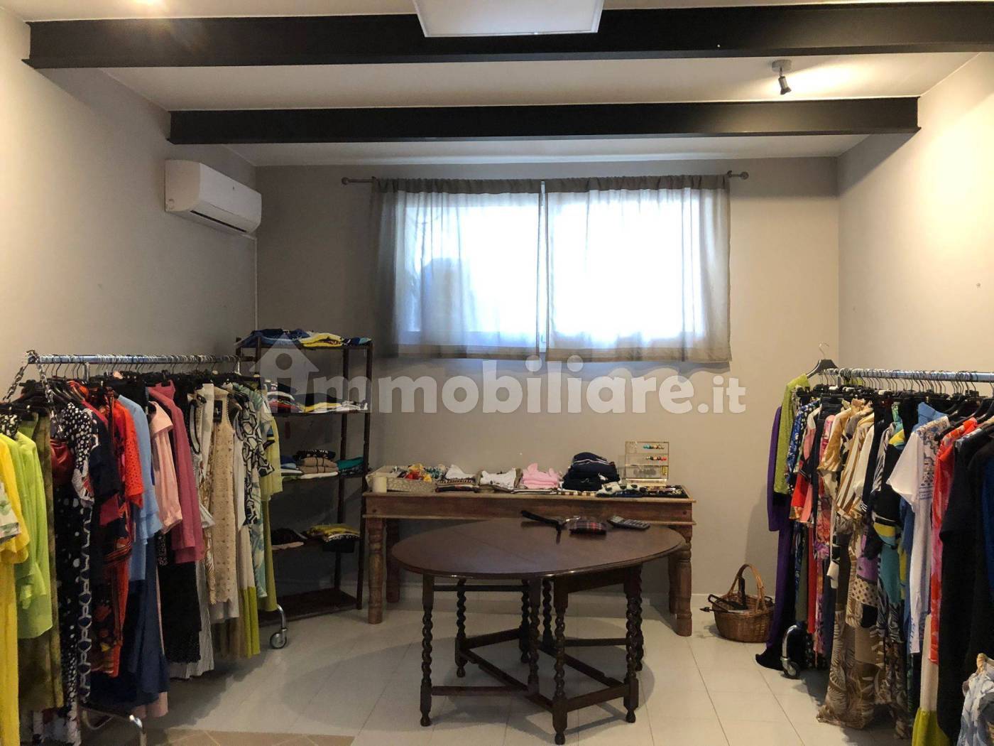 Locale commerciale in Vendita