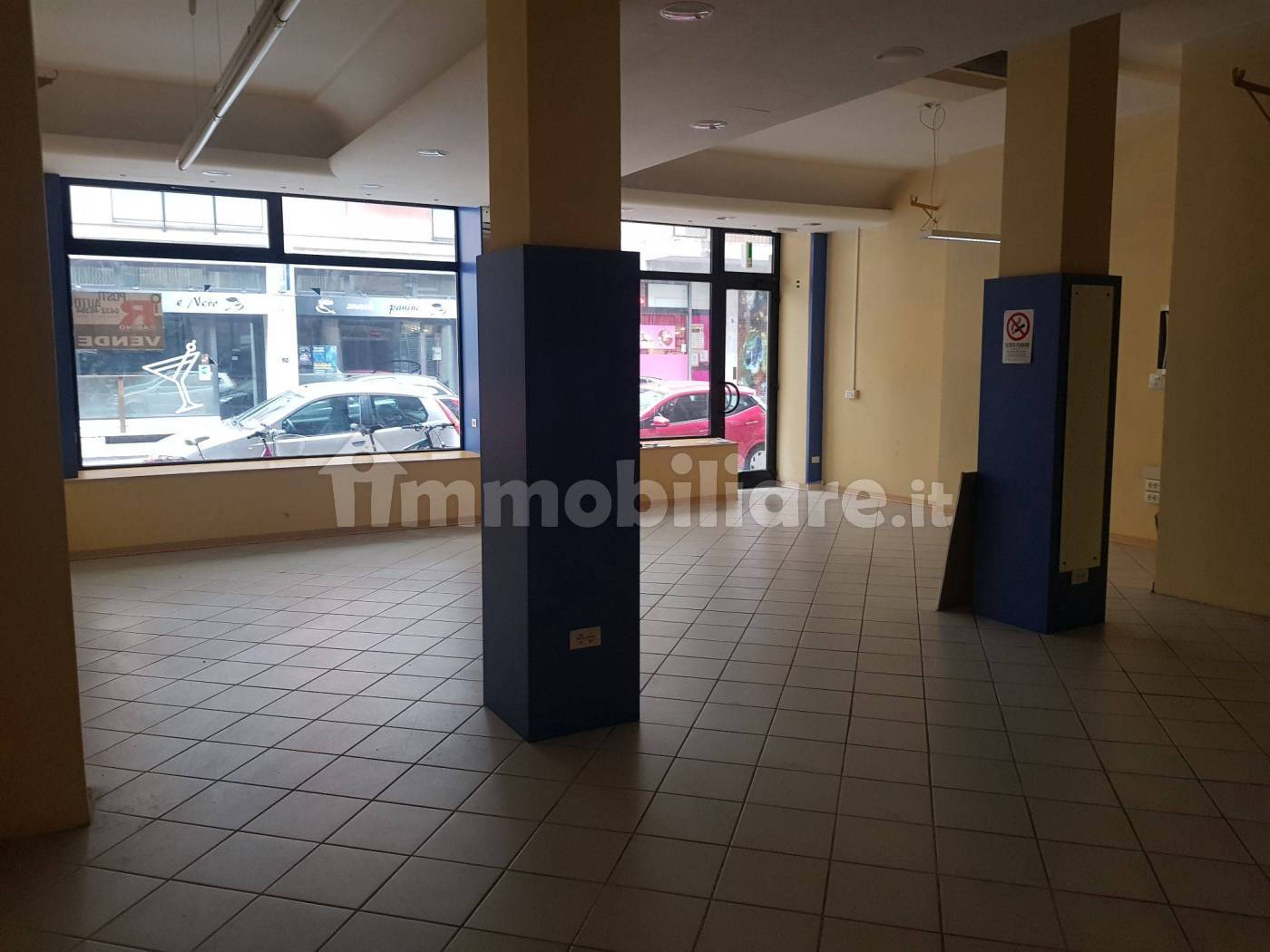 Locale commerciale in Vendita