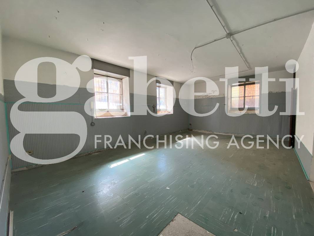 Locale commerciale in Vendita