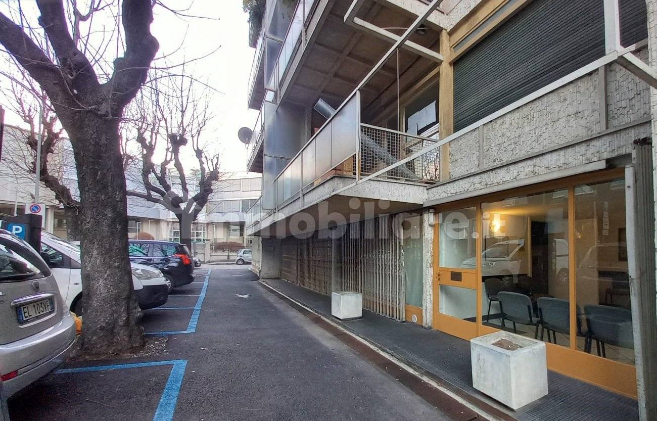 Locale commerciale in Vendita