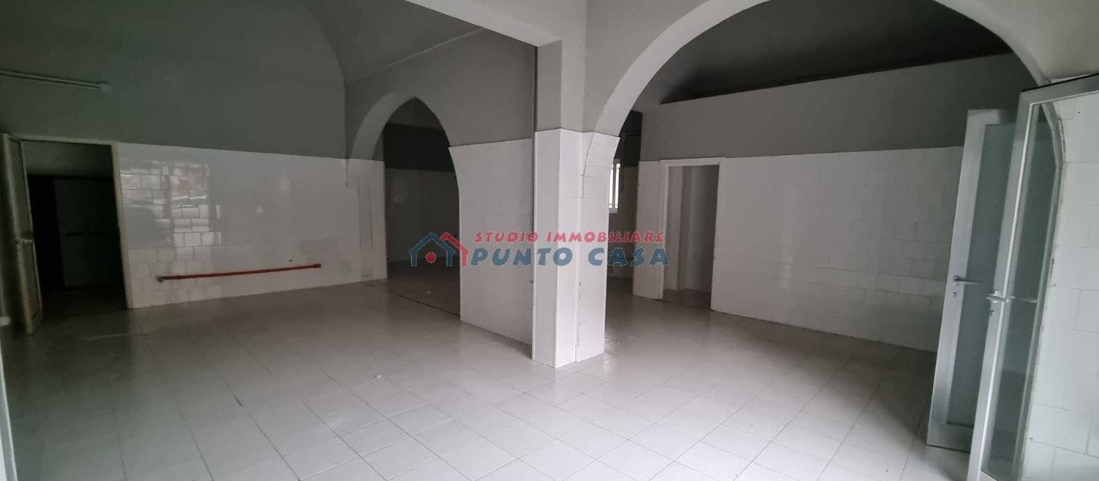 Locale commerciale in Vendita