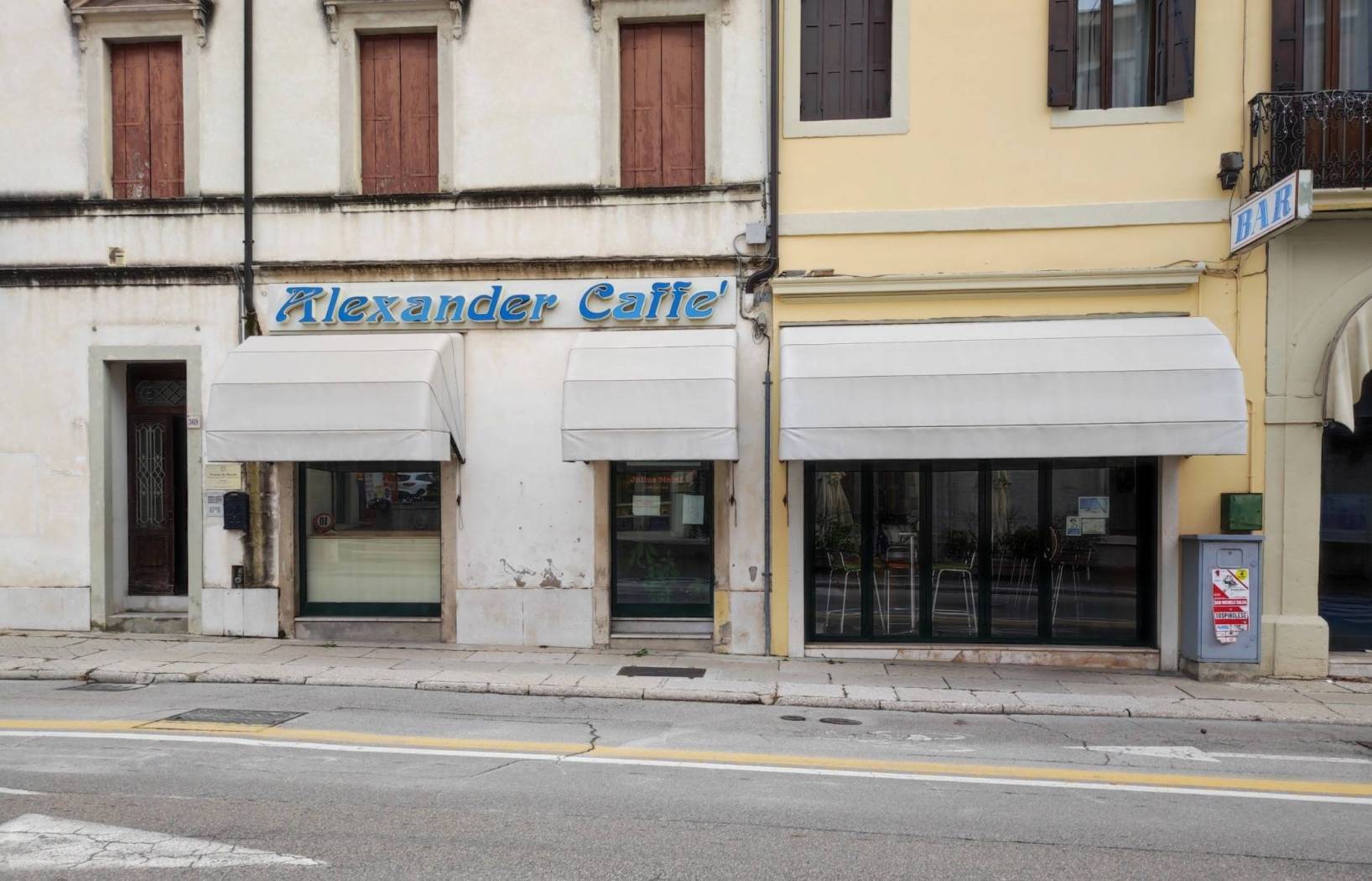 Locale commerciale in Vendita