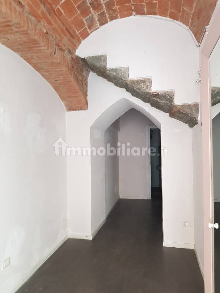 Locale commerciale in Vendita