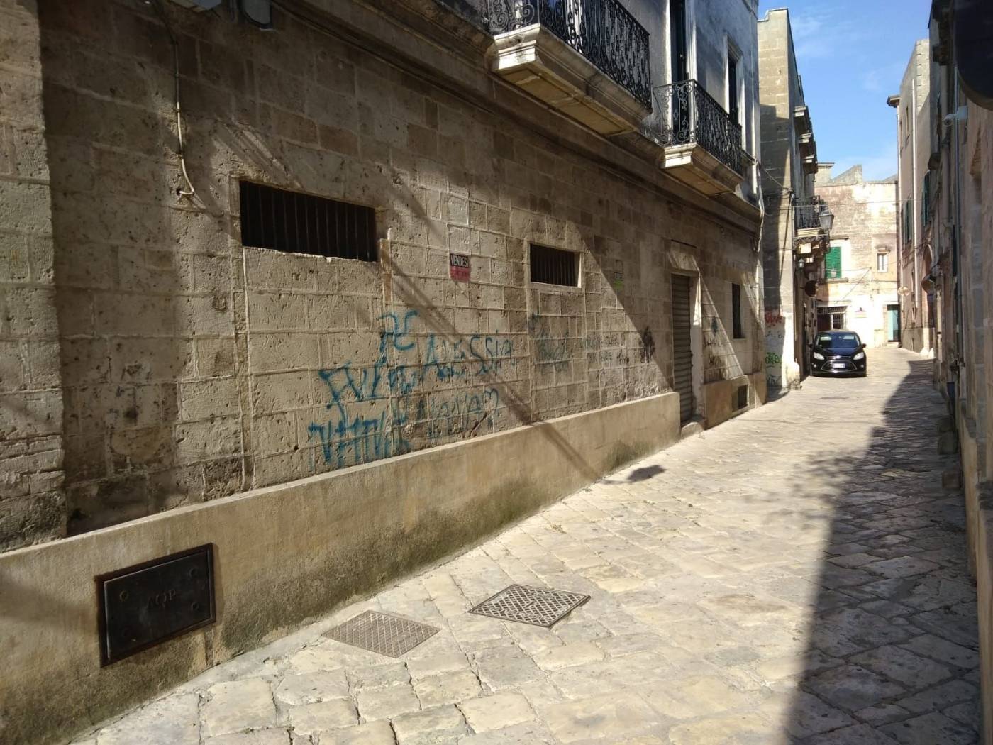 Attività commerciale con laboratorio in Vendita