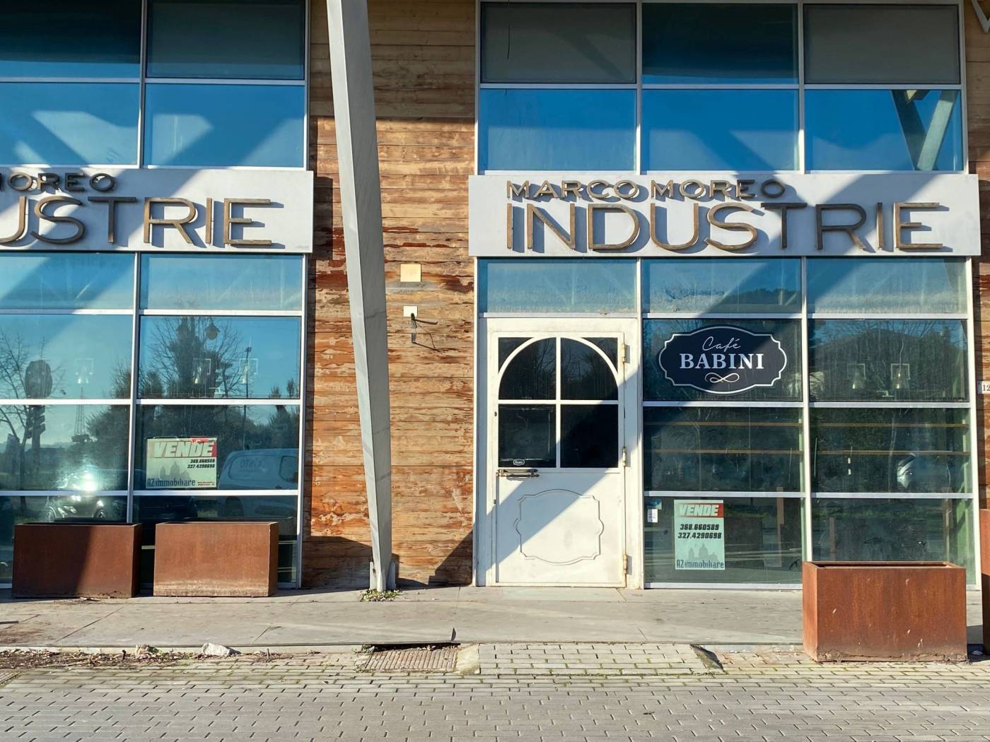 Locale commerciale in Vendita