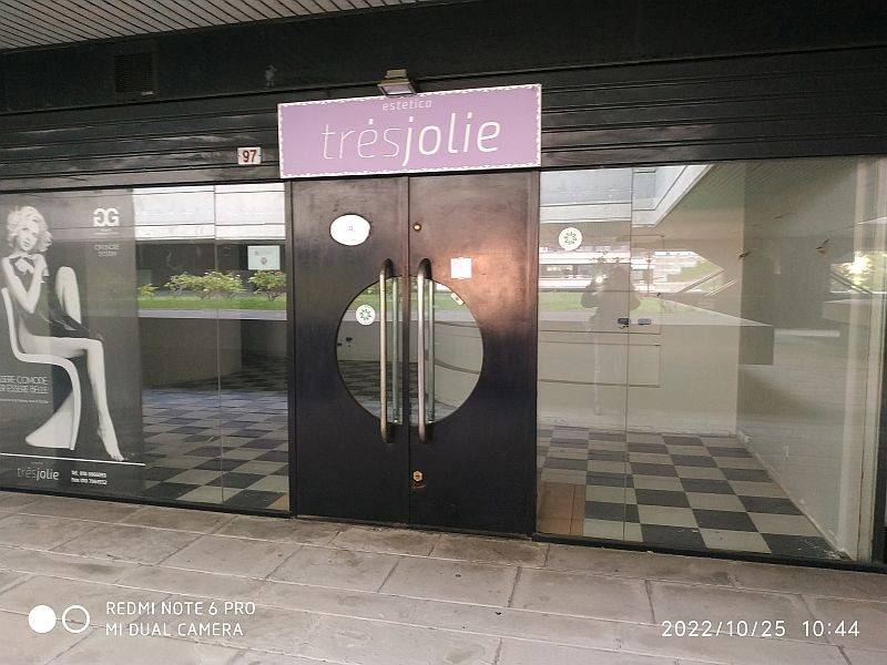 Locale commerciale in Vendita