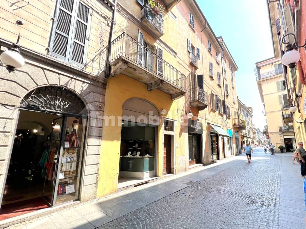 Renda Apartamento Novara. Apartamento T2 em corso Italia 32. Bom estado ...