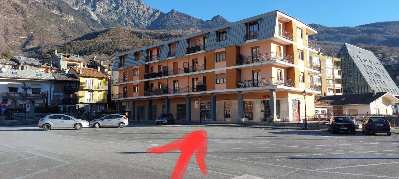 Locale commerciale in Vendita