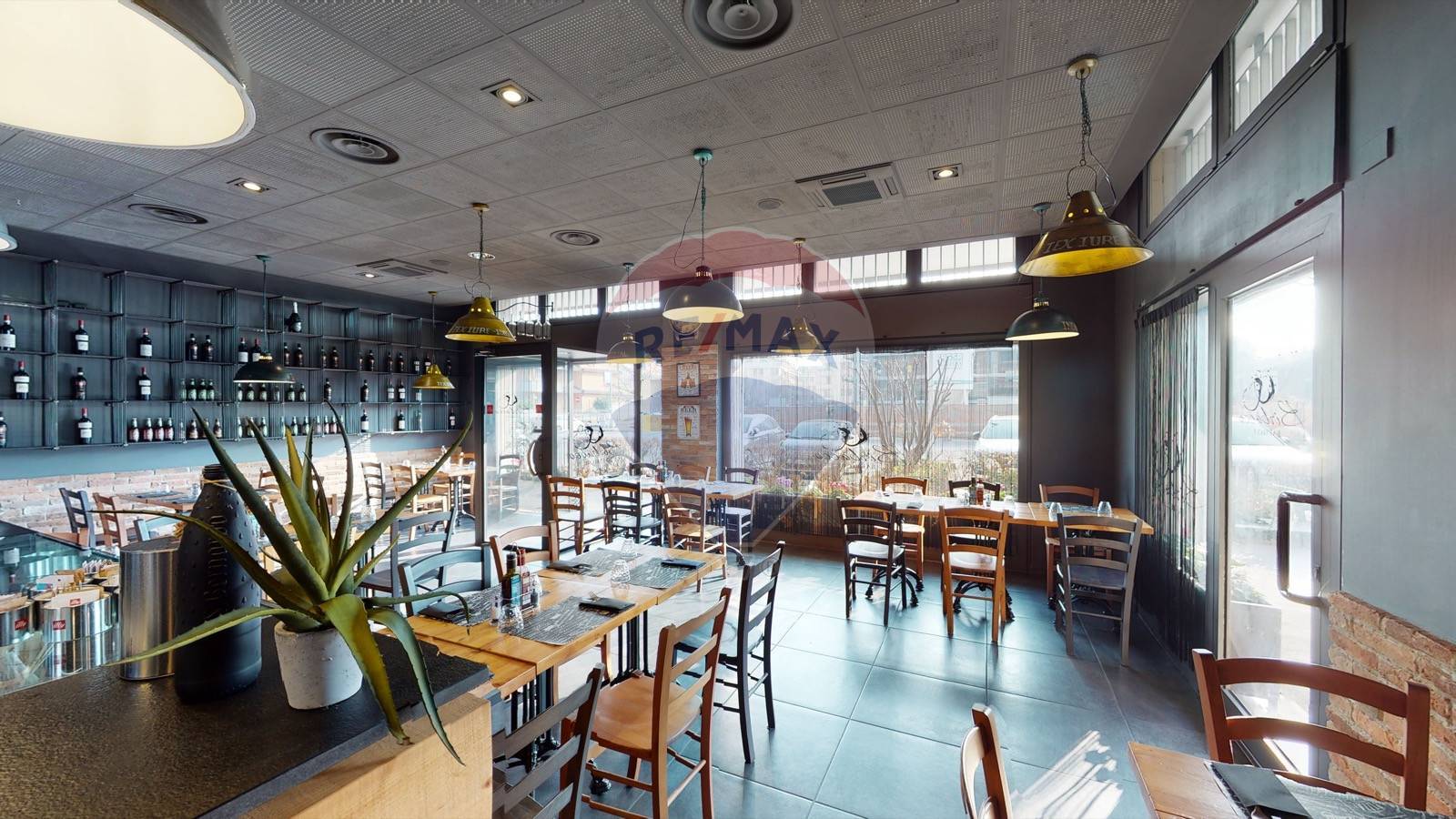 Locale commerciale in Vendita