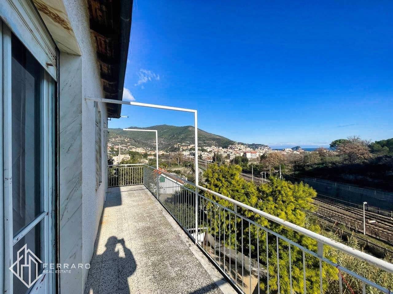 Quadrilocale via Siaggia 7, Spotorno