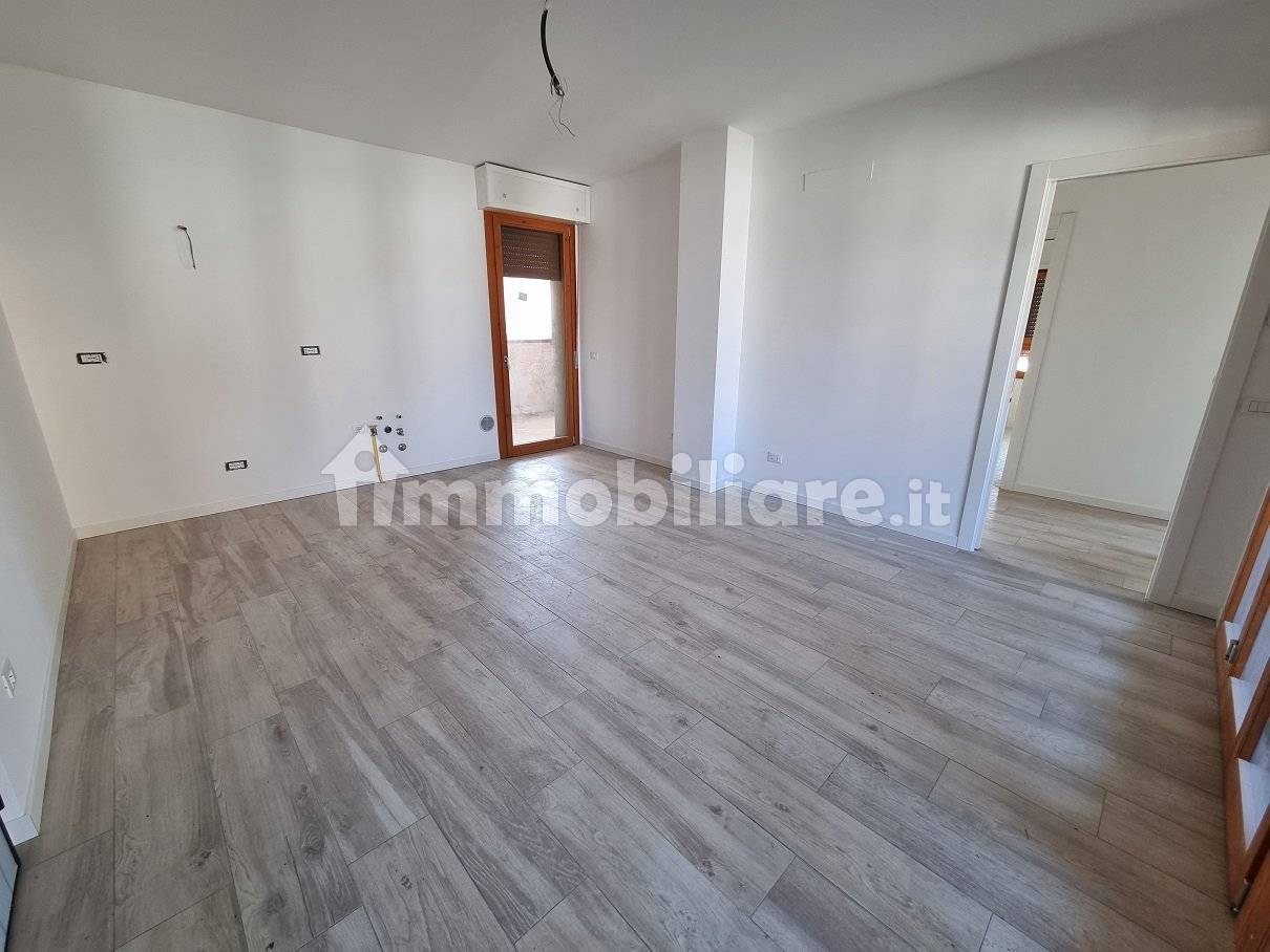 Trilocale via Margherita Pusterla, Centro, Limbiate