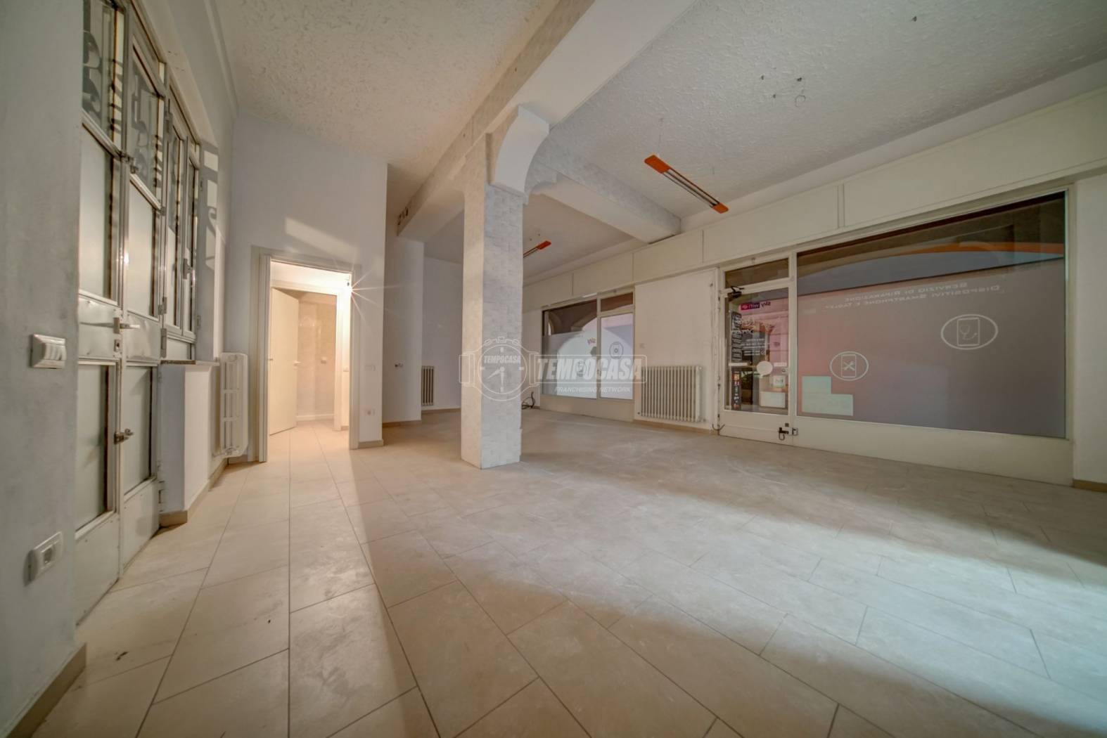 Locale commerciale in Vendita