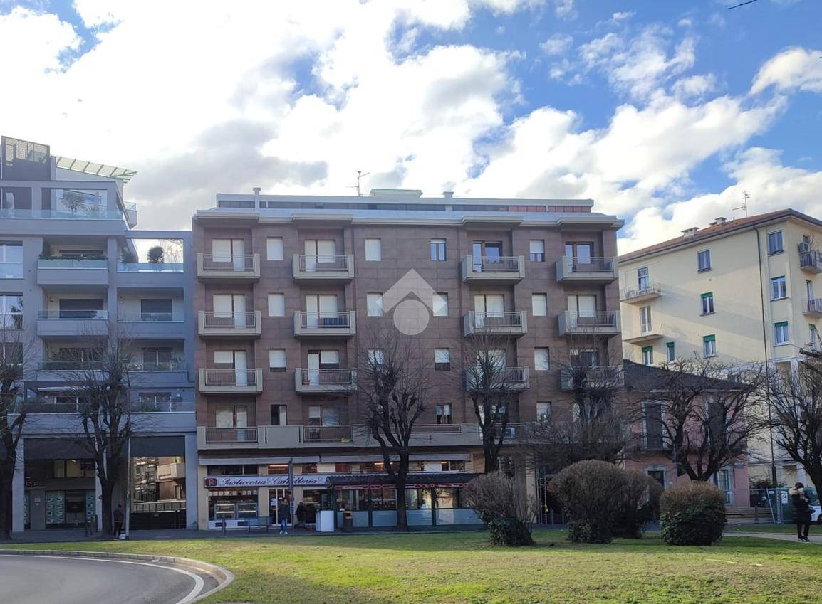 Bilocale viale Giulio Cesare 14, Borghi, Como