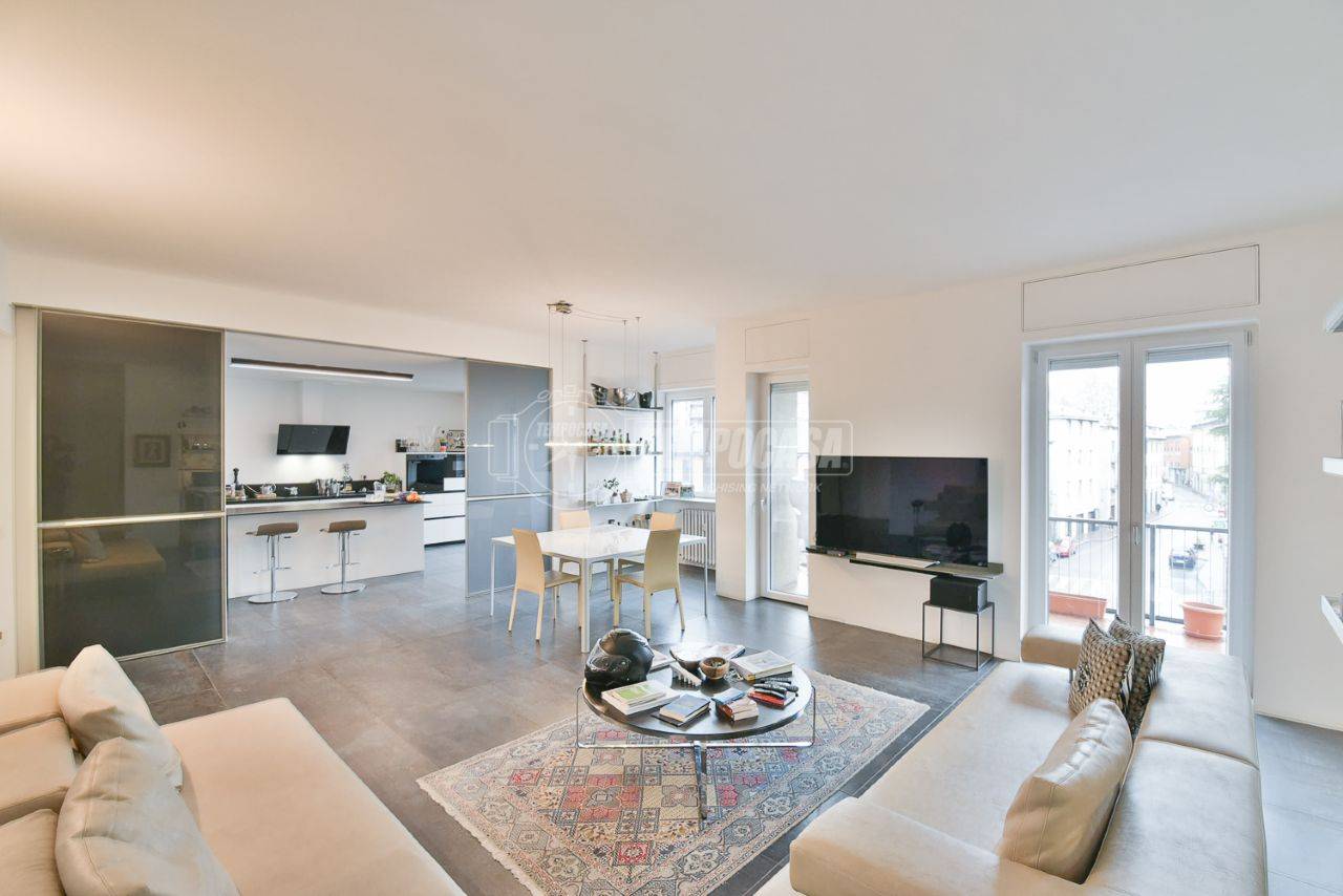 Quadrilocale via Carlo Cattaneo, Centro, Cantù