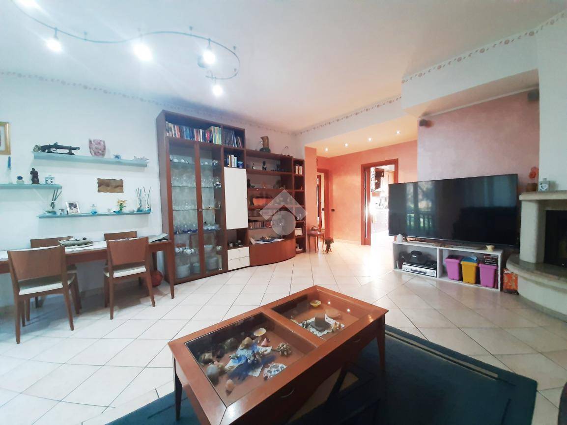 Quadrilocale via candiani 10, Centro, Turate