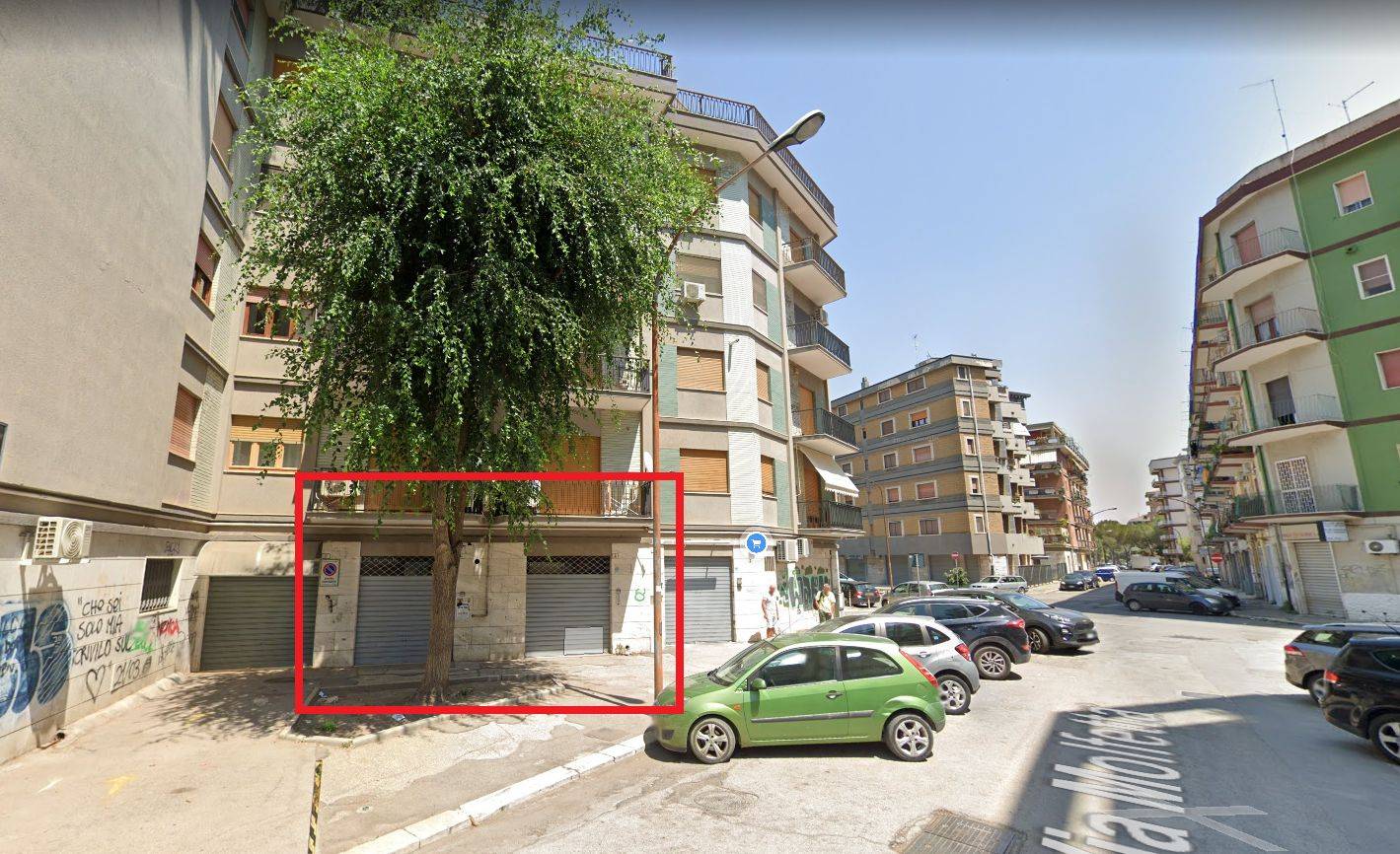 Locale commerciale in Vendita