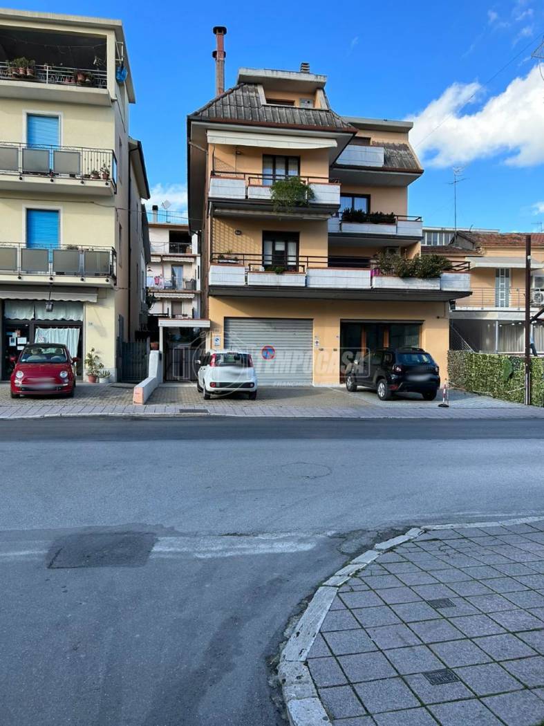 Locale commerciale in Vendita