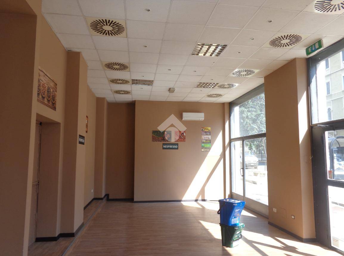 Locale commerciale in Vendita