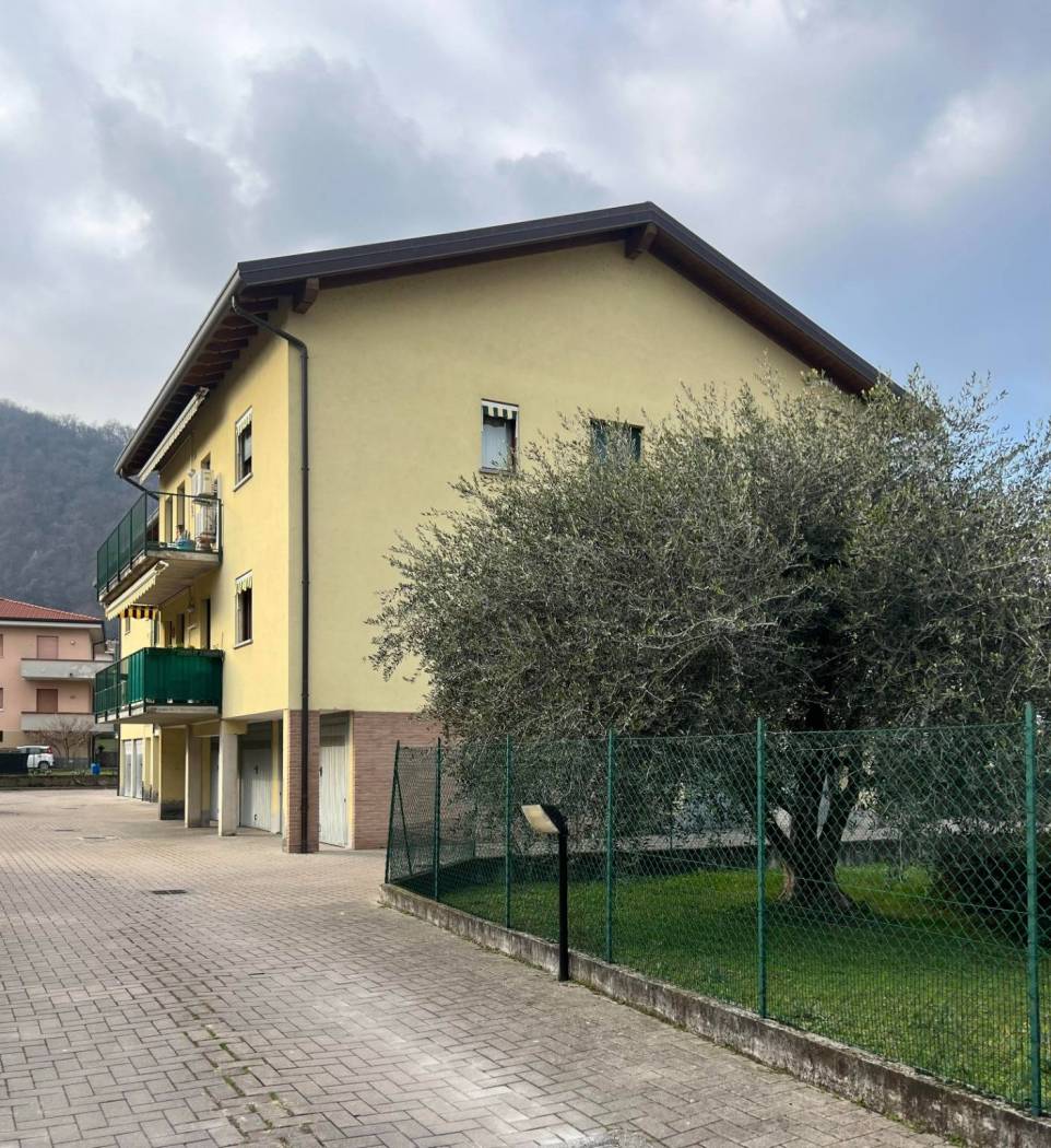 Trilocale via Sentierone, Olginate