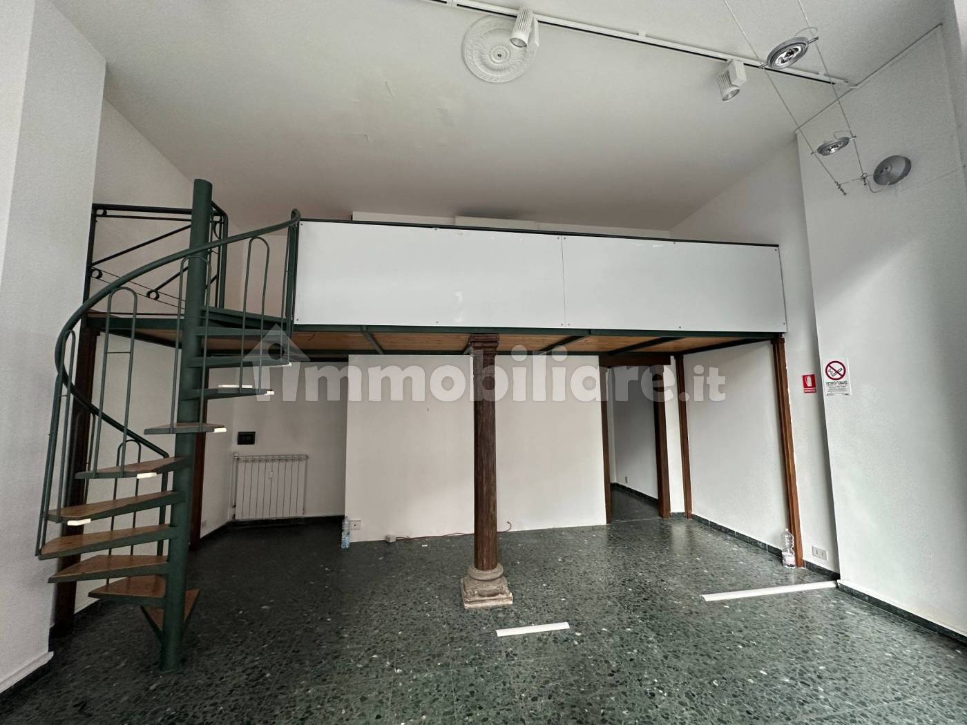 Locale commerciale in Vendita