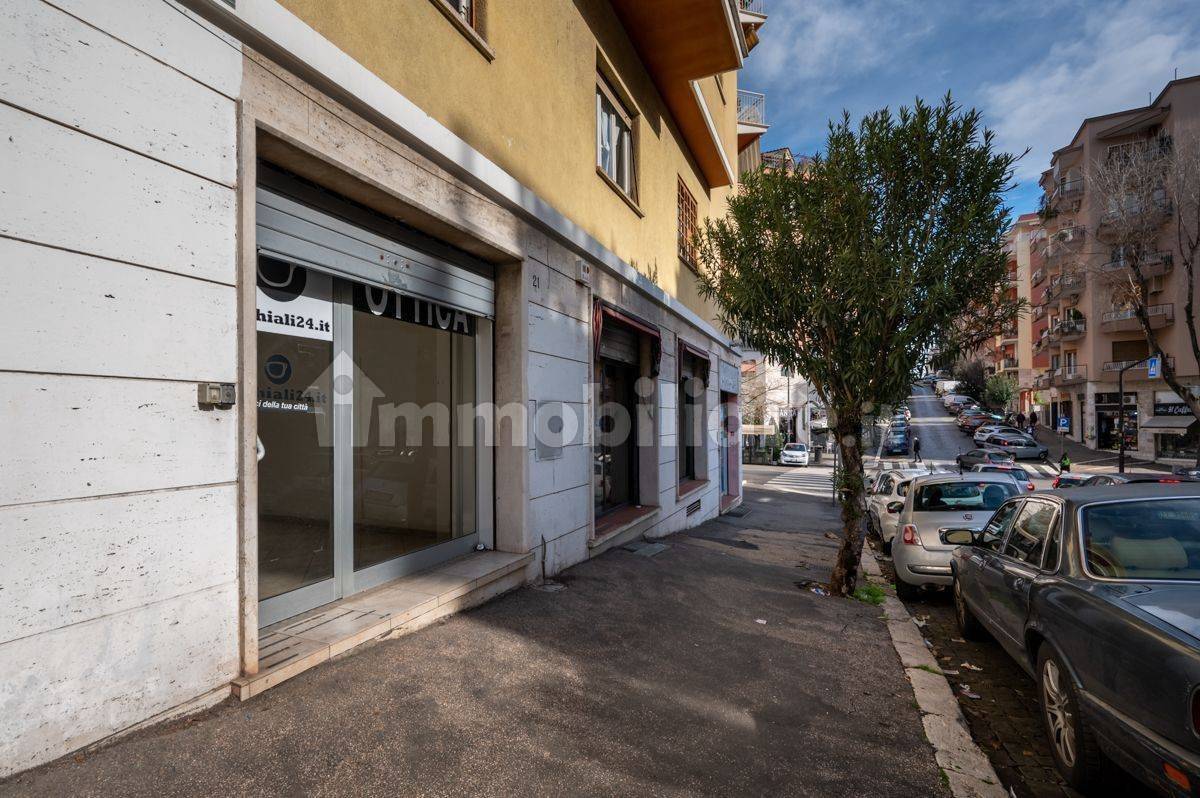 Locale commerciale in Vendita