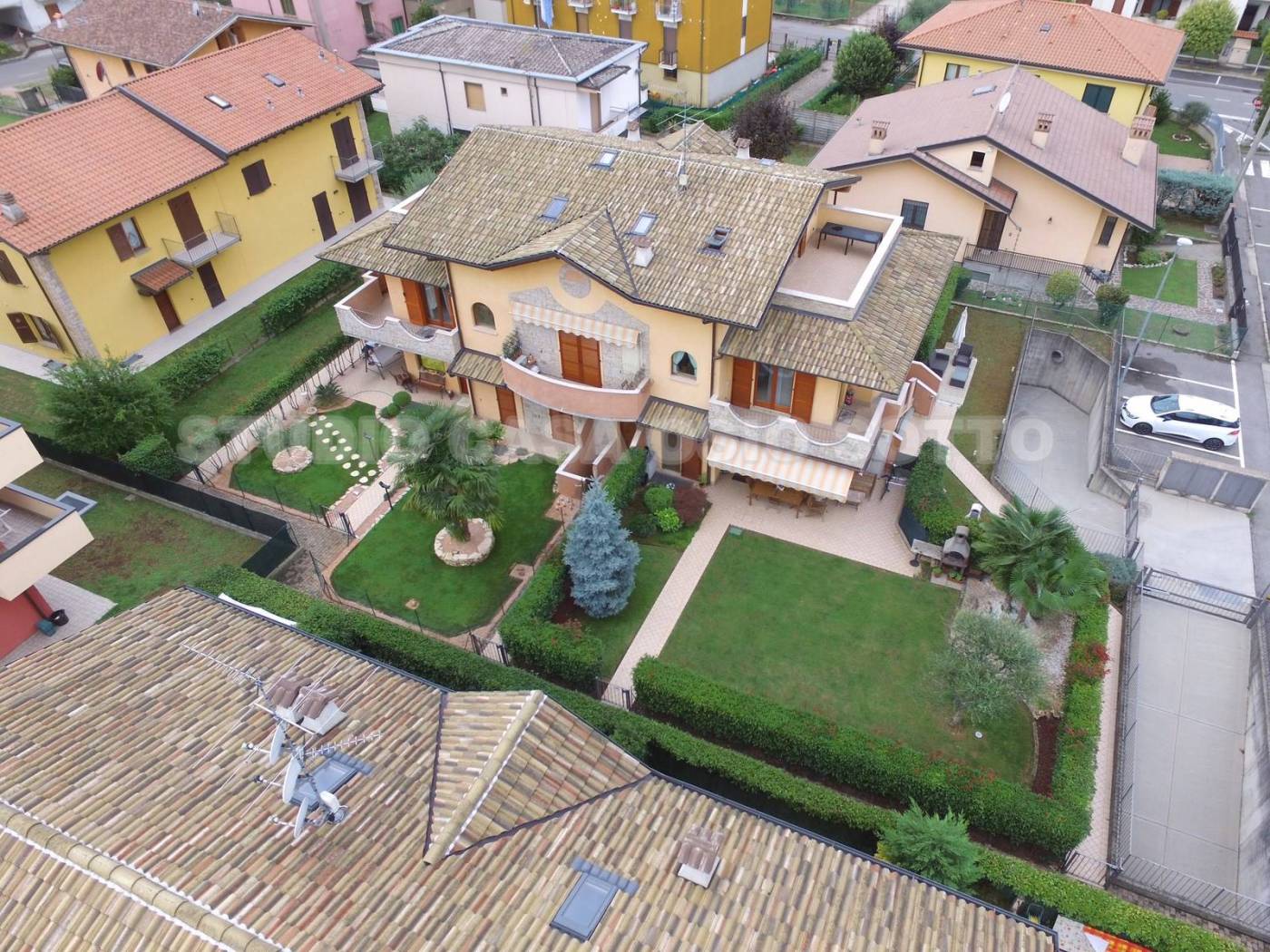 Quadrilocale via Locatelli, Osio Sotto