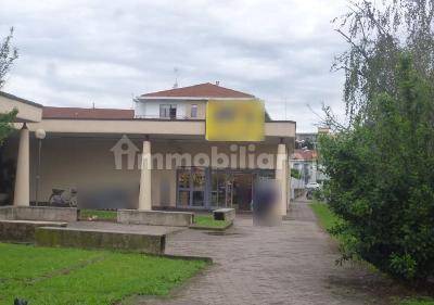 Locale commerciale in Vendita